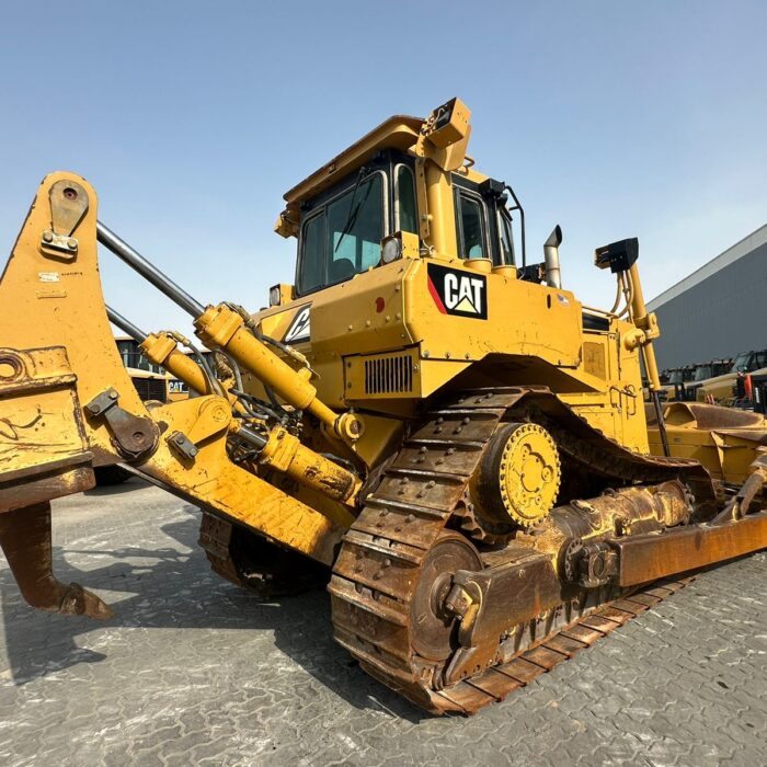 2008 CAT D7R Series II Crawler Dozer - Equipment