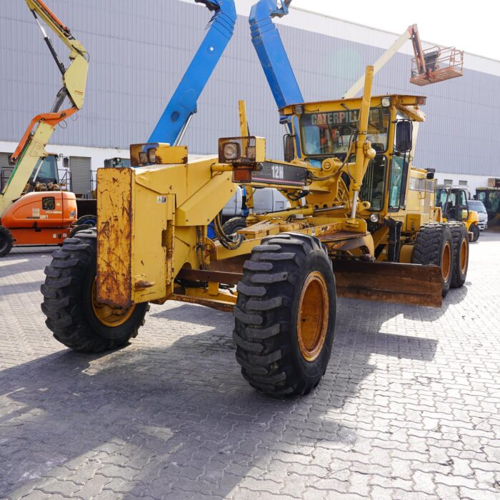 2002 CAT 12H Motor Grader - Equipment