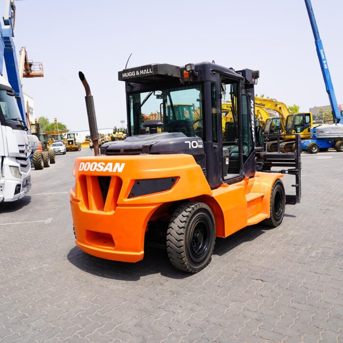 2015 Doosan D70S-7 13600 lb 6.2 Ton Pneumatic Tire Forklift - Equipment