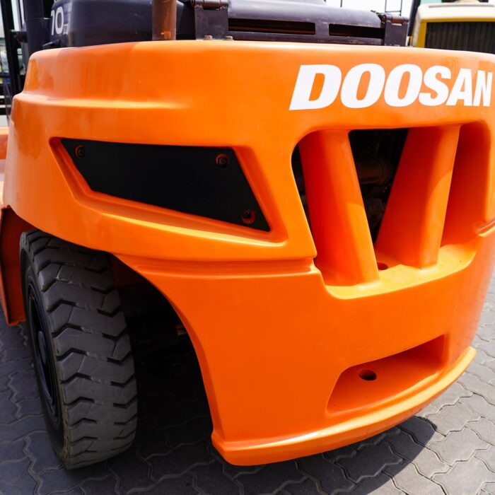 2015 Doosan D70S-7 13600 lb 6.2 Ton Pneumatic Tire Forklift - Equipment