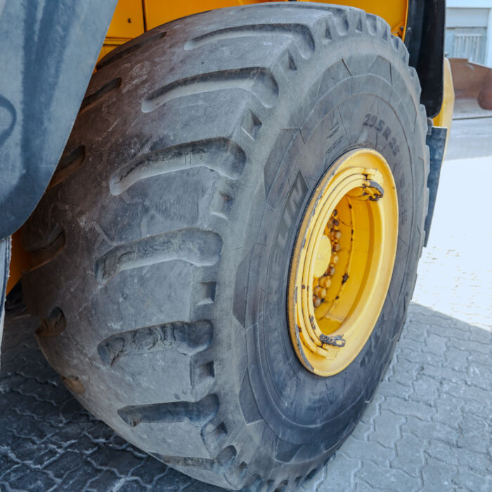 2017 VOLVO L220H Wheel Loader - Equipment