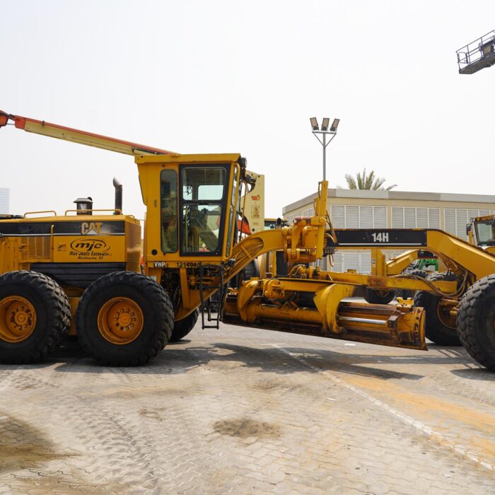 2002 CAT 14H Motor Grader - Equipment