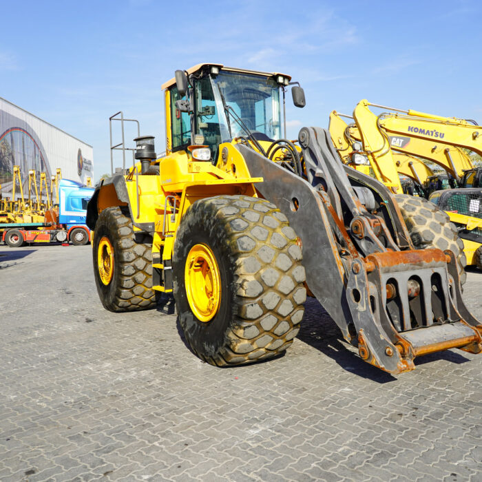 2012 VOLVO L220G Wheel Loader - Equipment