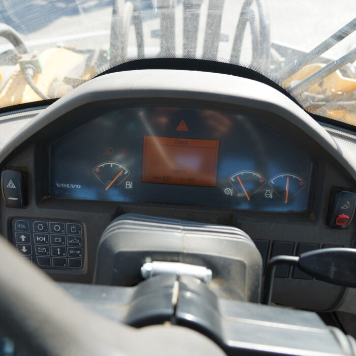 2012 VOLVO L220G Wheel Loader - Equipment