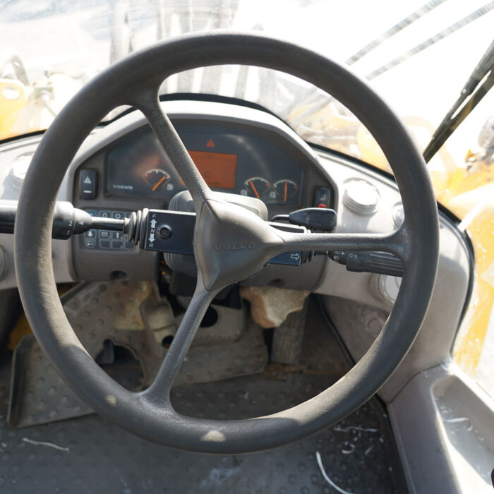 2012 VOLVO L220G Wheel Loader - Equipment