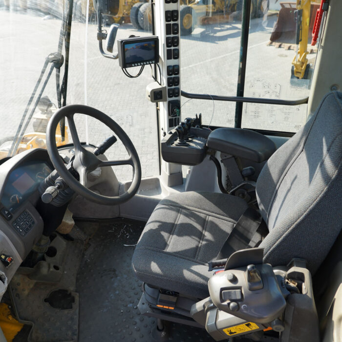 2012 VOLVO L220G Wheel Loader - Equipment