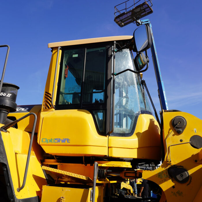 2012 VOLVO L220G Wheel Loader - Equipment